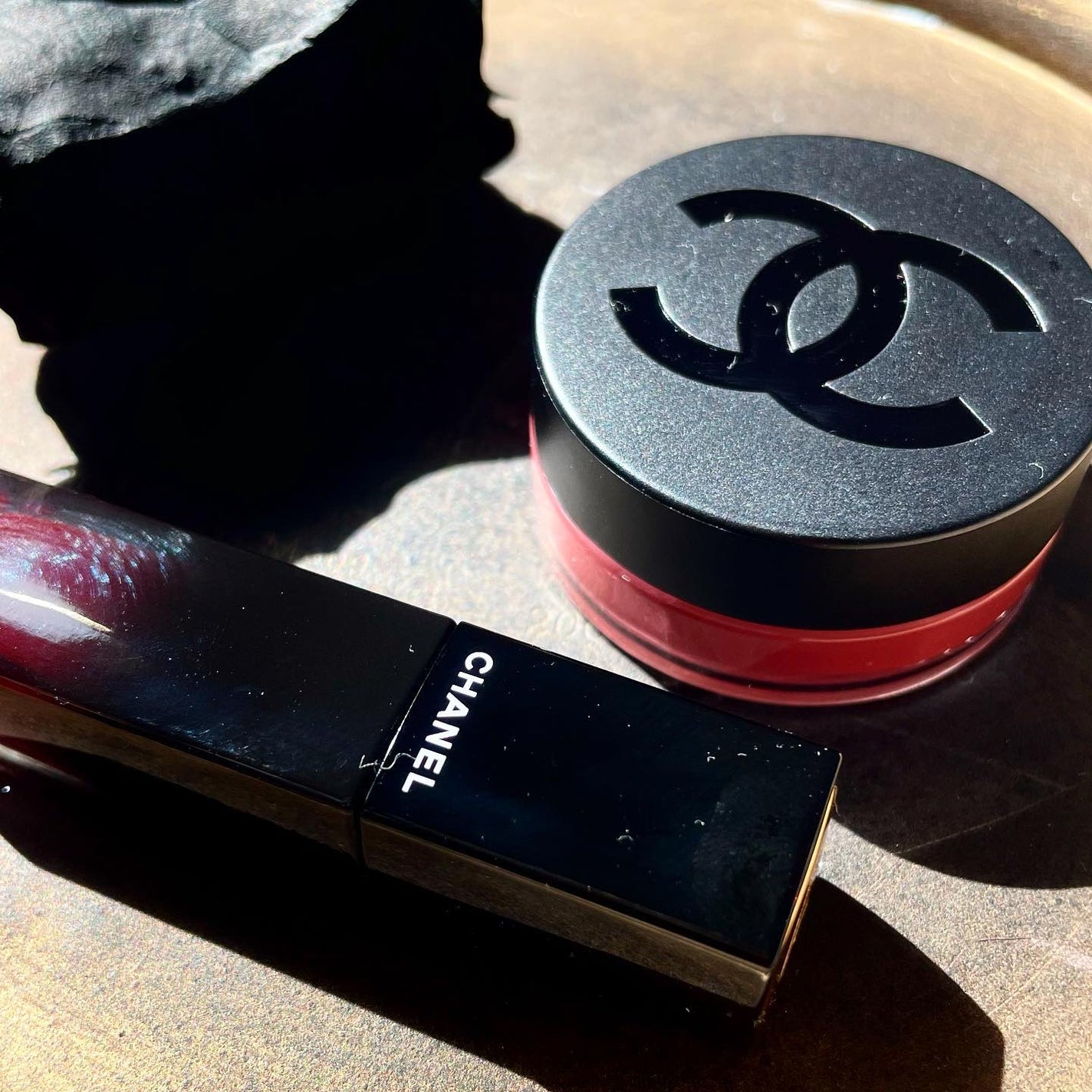 CHANELの口紅 ルージュ アリュール ラック他、1商品を使った CHANELの口紅 ルージュ アリュール ラック他、1商品を使った