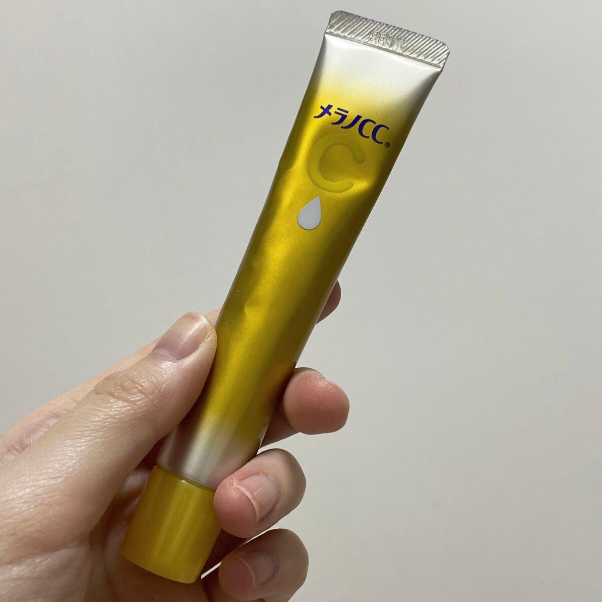 メラノcc 薬用しみ集中対策 プレミアム美容液|メラノccの口コミ「メラノccの美容液 オイルだから塗ったら顔がテカテカになるから私は寝る前