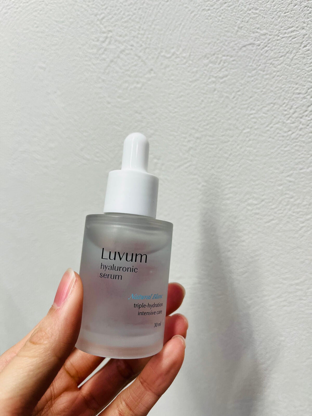 ナチュラルブランクウォーターボウムセラム|luvumの効果に関する口コミ 敏感肌におすすめの美容液! 8重ヒアルロン酸で肌の内側から水分