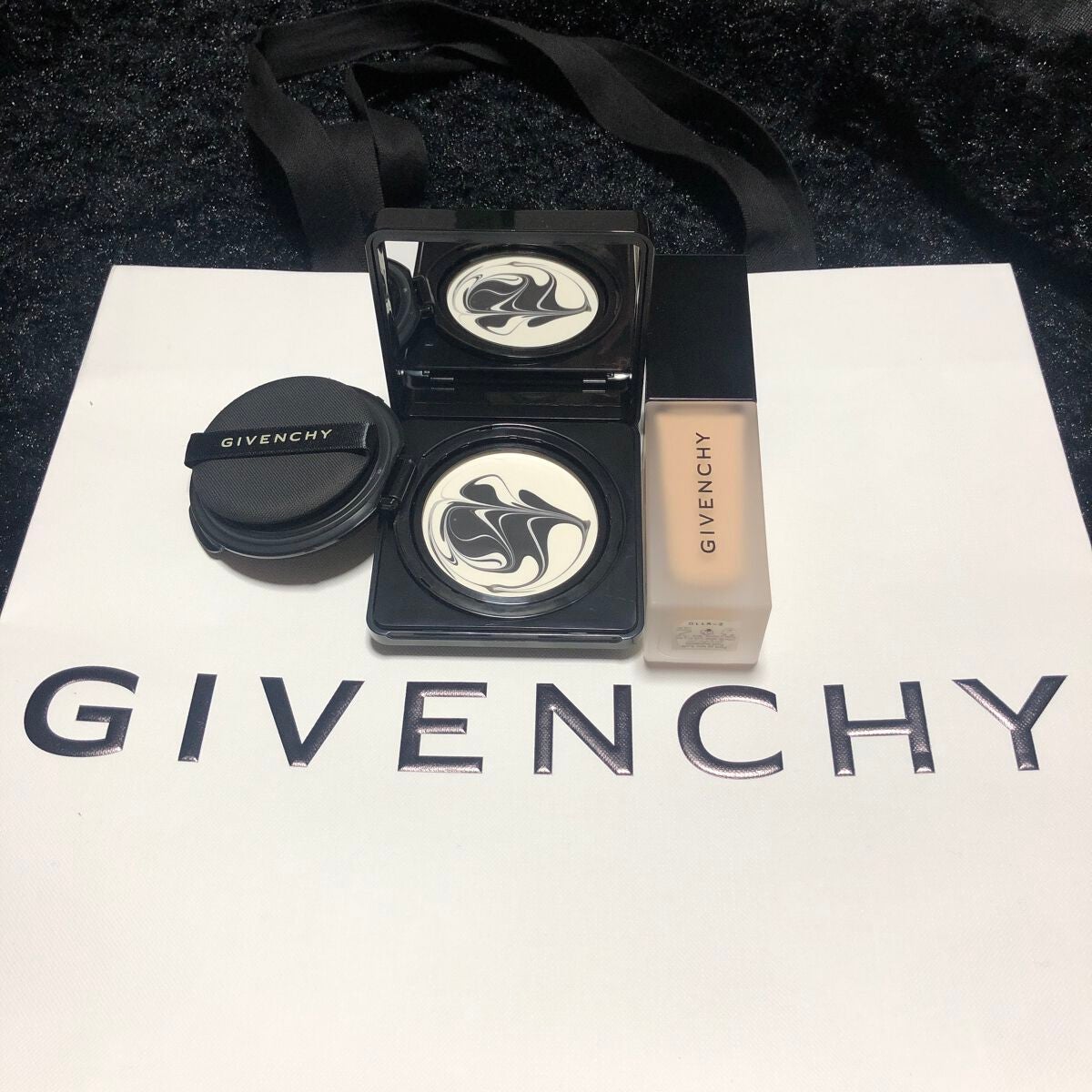 Givenchyのベースメイク プリズム・リーブル・スキンケアリング・グロウ他、2商品を使った口コミ 今日、初めてジバンシーのファンデと化粧