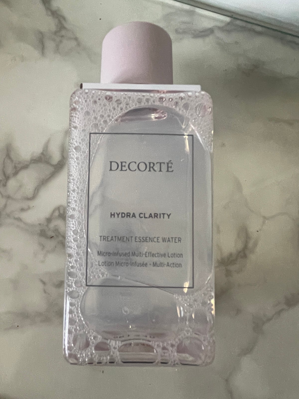 イドラクラリティ 薬用 トリートメント エッセンス ウォーター 医薬部外品 |decortÉの口コミ 手に取った感じとろりとはしていない