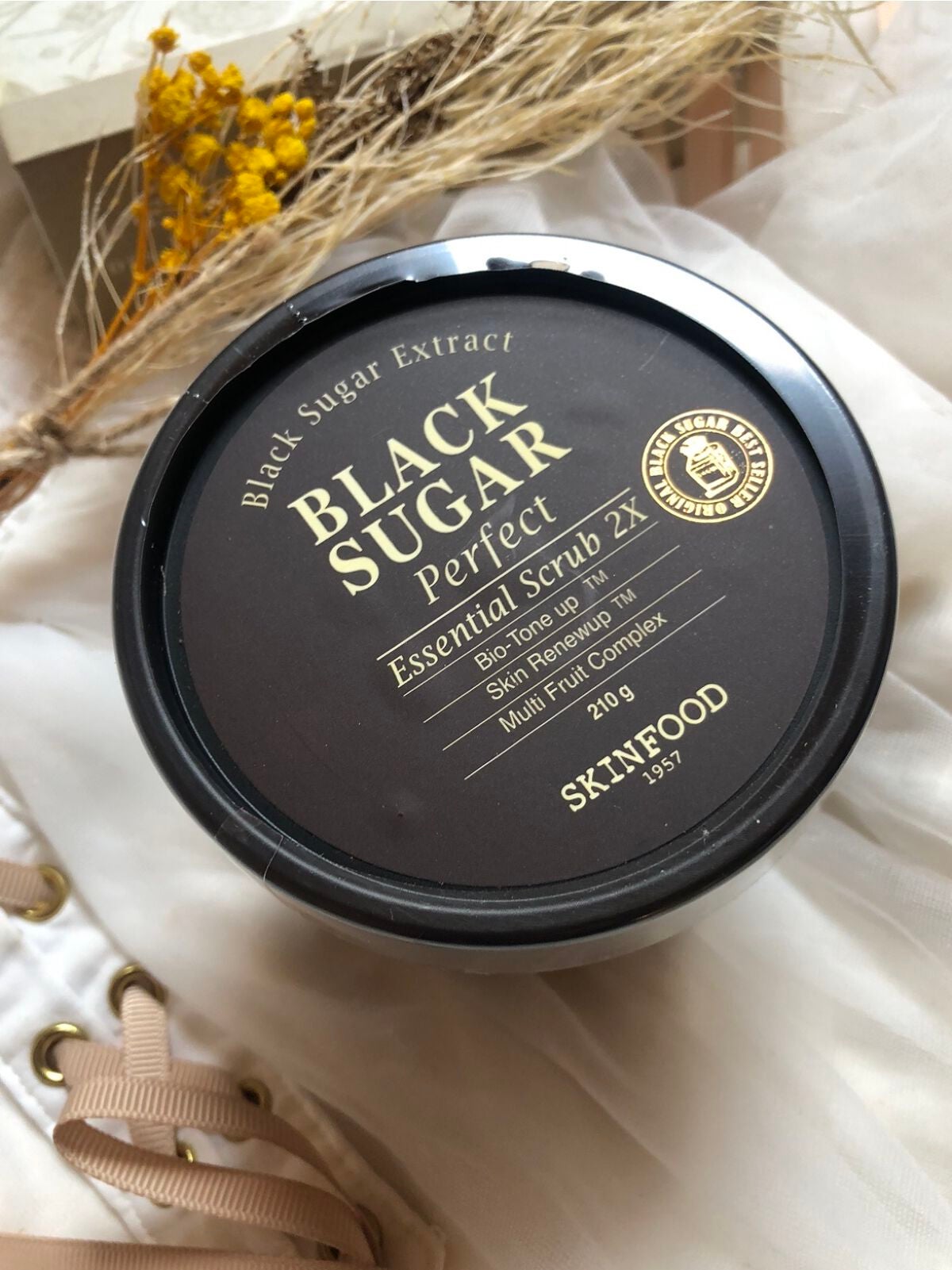 ブラックシュガー パーフェクト エッセンシャル スクラブ2x|skinfoodの使い方を徹底解説 体も顔も使える スクラブ By 𝐥𝐢𝐬𝐚