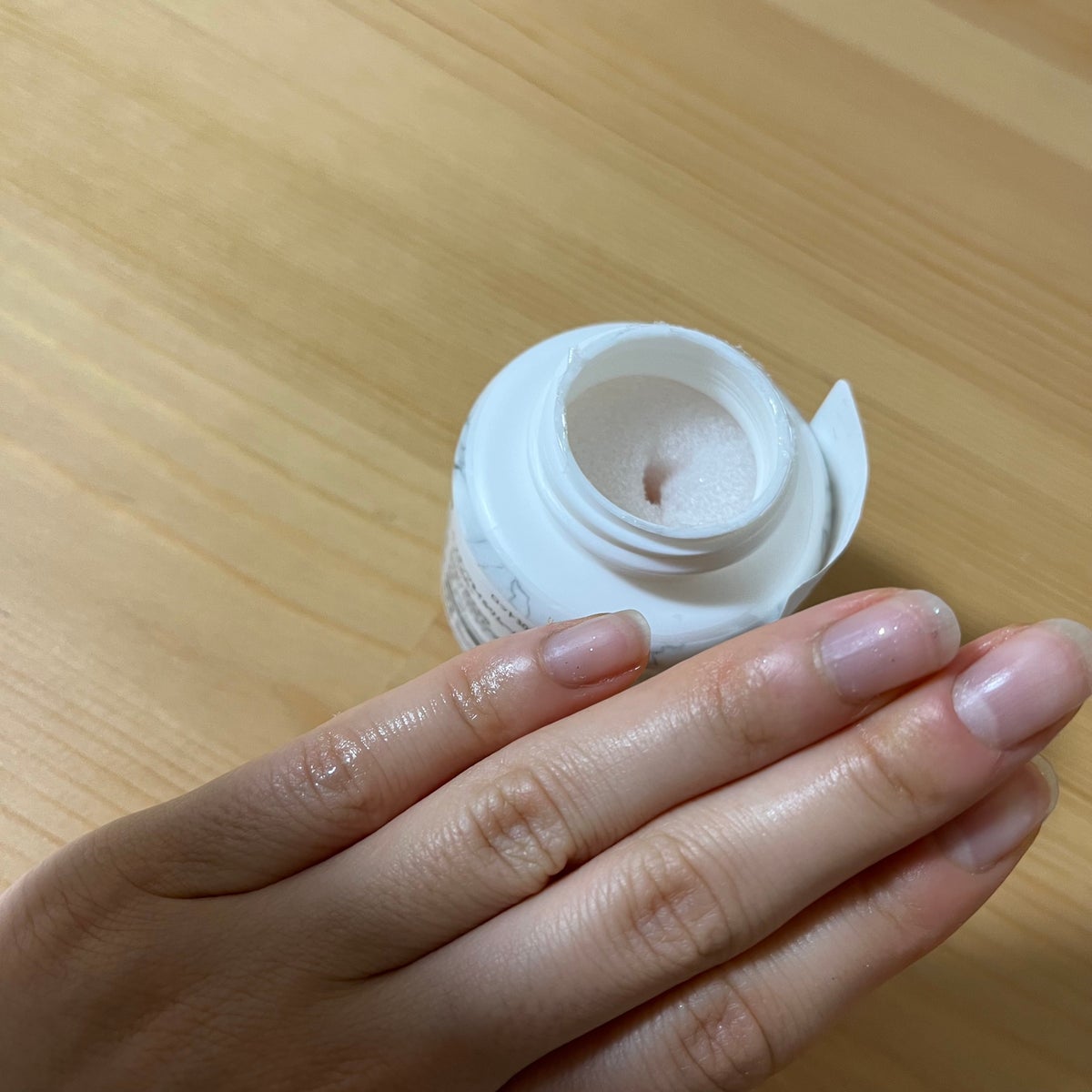 スポンジネイルポリッシュリムーバー|daisoの口コミ 超優秀!100均で買えるおすすめ除光液!daiso スポンジネイルポリッシュ