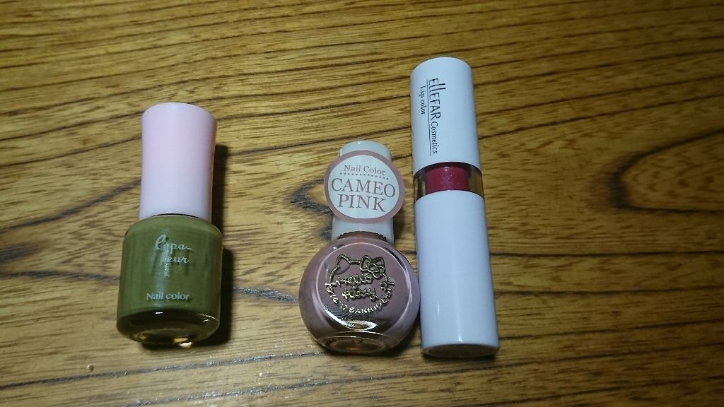 サンリオネイル|daisoの口コミ 超優秀!100均で買えるおすすめマニキュア!ダイソーに行ってずっときになっとったもとたちを買ってきまし