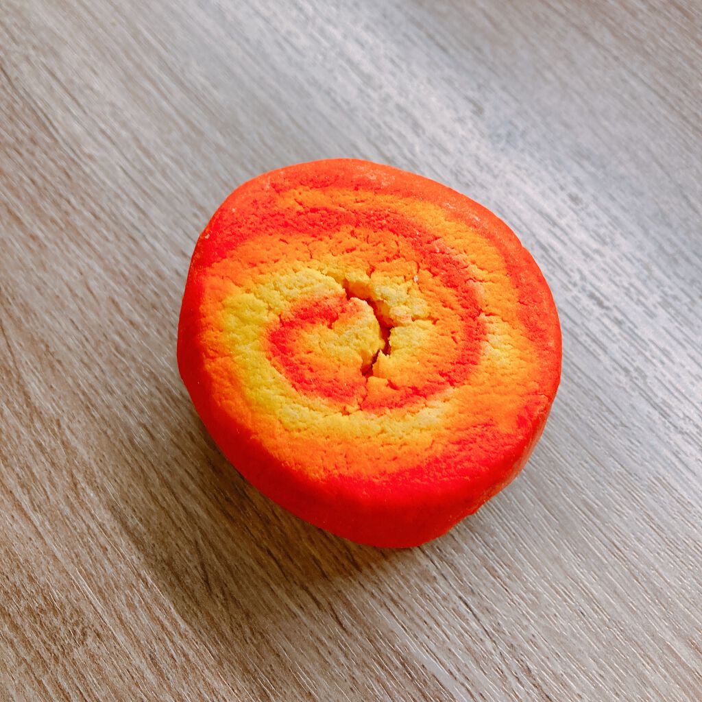 ラッシュの入浴剤 ブライトサイド&インターギャラクティックを使った口コミ Lushのバブルバー ブライトサイド🍊🧡と By ぱんだこぱんだ