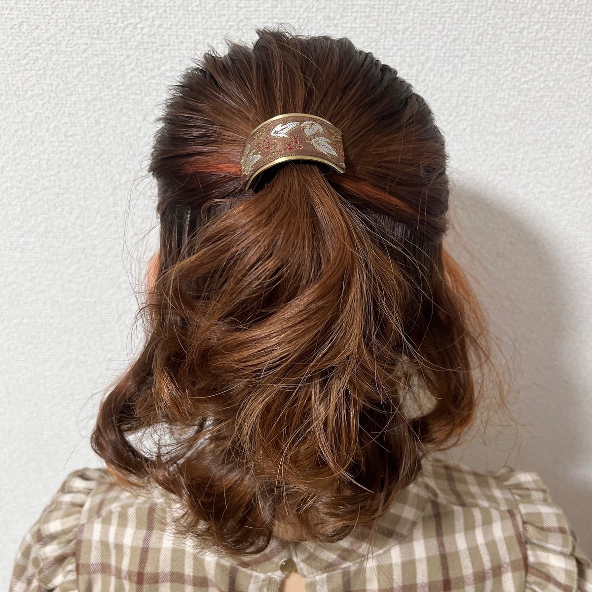 ヘアポニー|daisoの口コミ 超優秀!100均で買えるおすすめヘアケアグッズ!ハーフアップ🤍 巻いてからだと、ただハーフアップしただけで