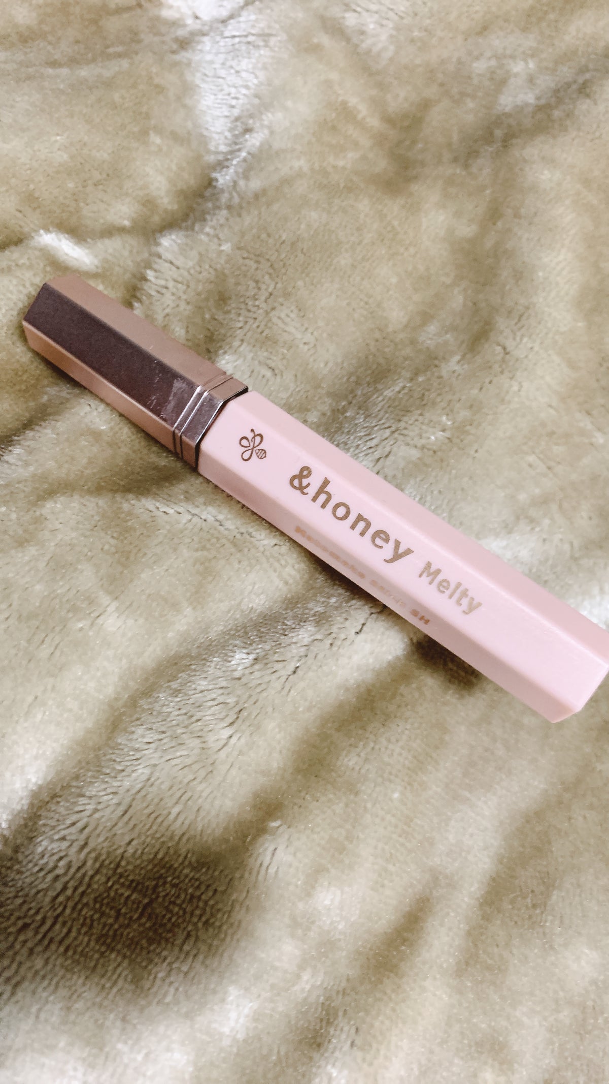 アンドハニー メルティ マトメイクスティック スーパーホールド 40|andhoneyの口コミ うねる前髪もアホ毛もしっかり抑えて長時間