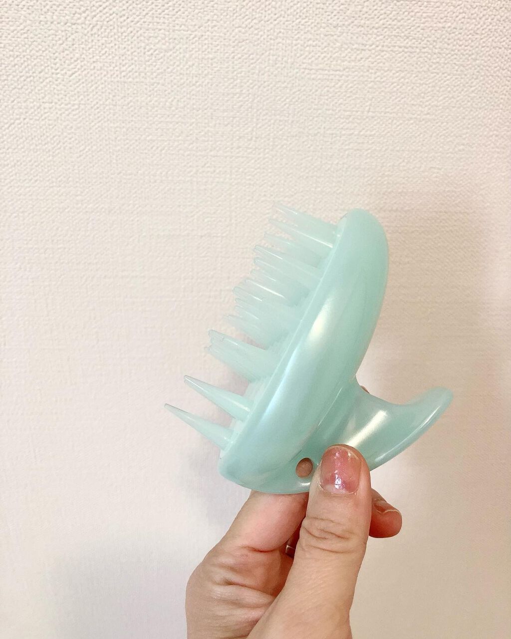 シャンプーブラシ|メリットの口コミ 指では洗いにくい地肌まできちんと洗えるシャンプーブラシが登場🎶 By Mei乾燥肌30代