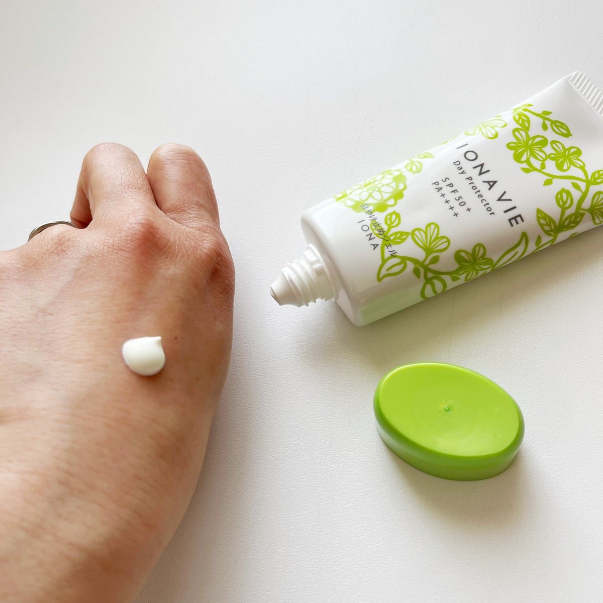 デイ プロテクター Fb|イオナヴィーの口コミ 敏感肌におすすめの日焼け止め・uvケア!spf50 Paと紫外線対策バッチリ! By