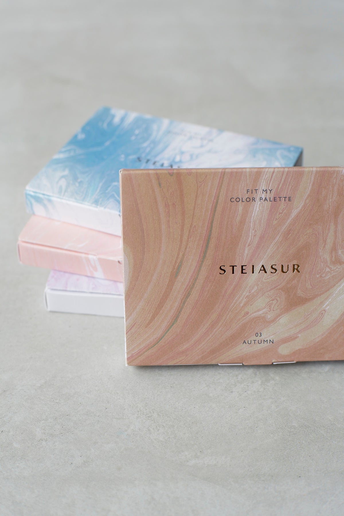 Steiasur(ステイアシュール)公式アカウント On Lips 「紅葉のような落ち着いた色味が似合うイエベ秋にぴったりなオレンジブラウン🍂
