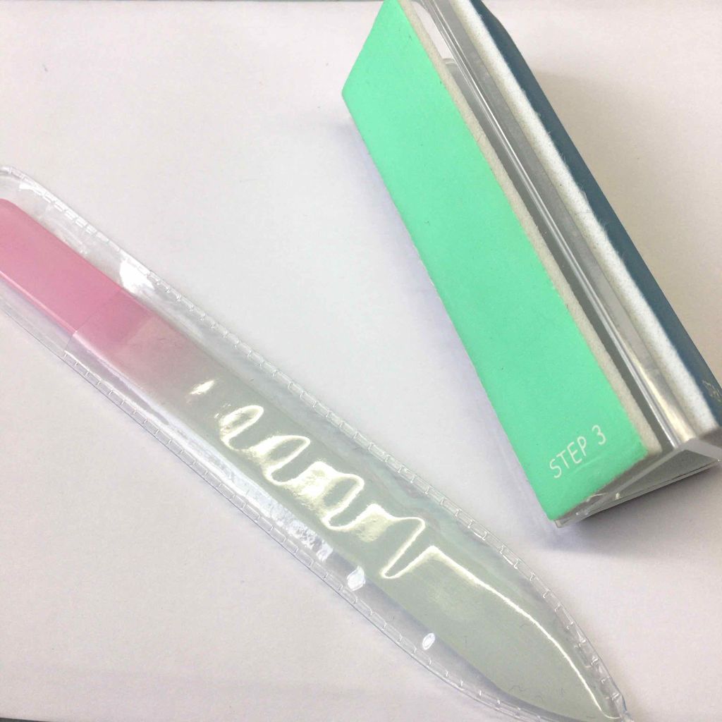 Daisoのネイル用品 ガラスつめヤスリ&3ステップつめみがきを使った口コミ ダイソー 3ステップつめやすり、ガラスつめやすり By ミケ
