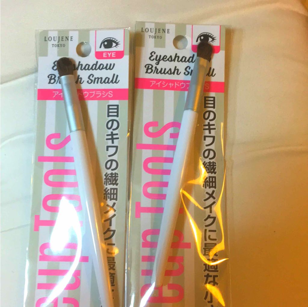シャドウブラシ|セリアの口コミ 超優秀!100均で買えるおすすめメイクブラシ!リピ です! セリアのアイシャドウブラシ!! By You