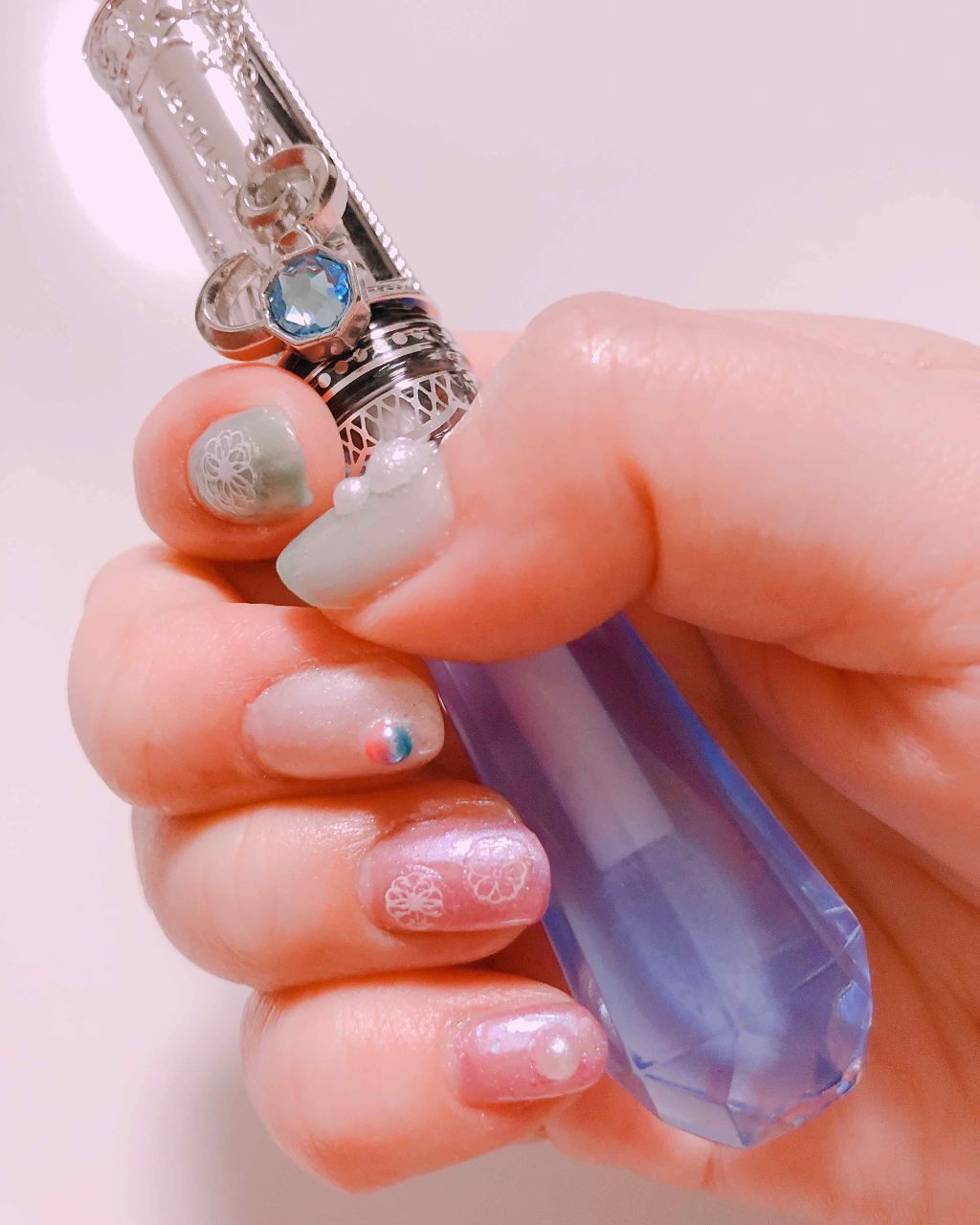 サンリオネイル|daisoの口コミ 超優秀!100均で買えるおすすめマニキュア!またまたネイルチェンジです💅ポリッシュだとすぐ剥がれちゃう