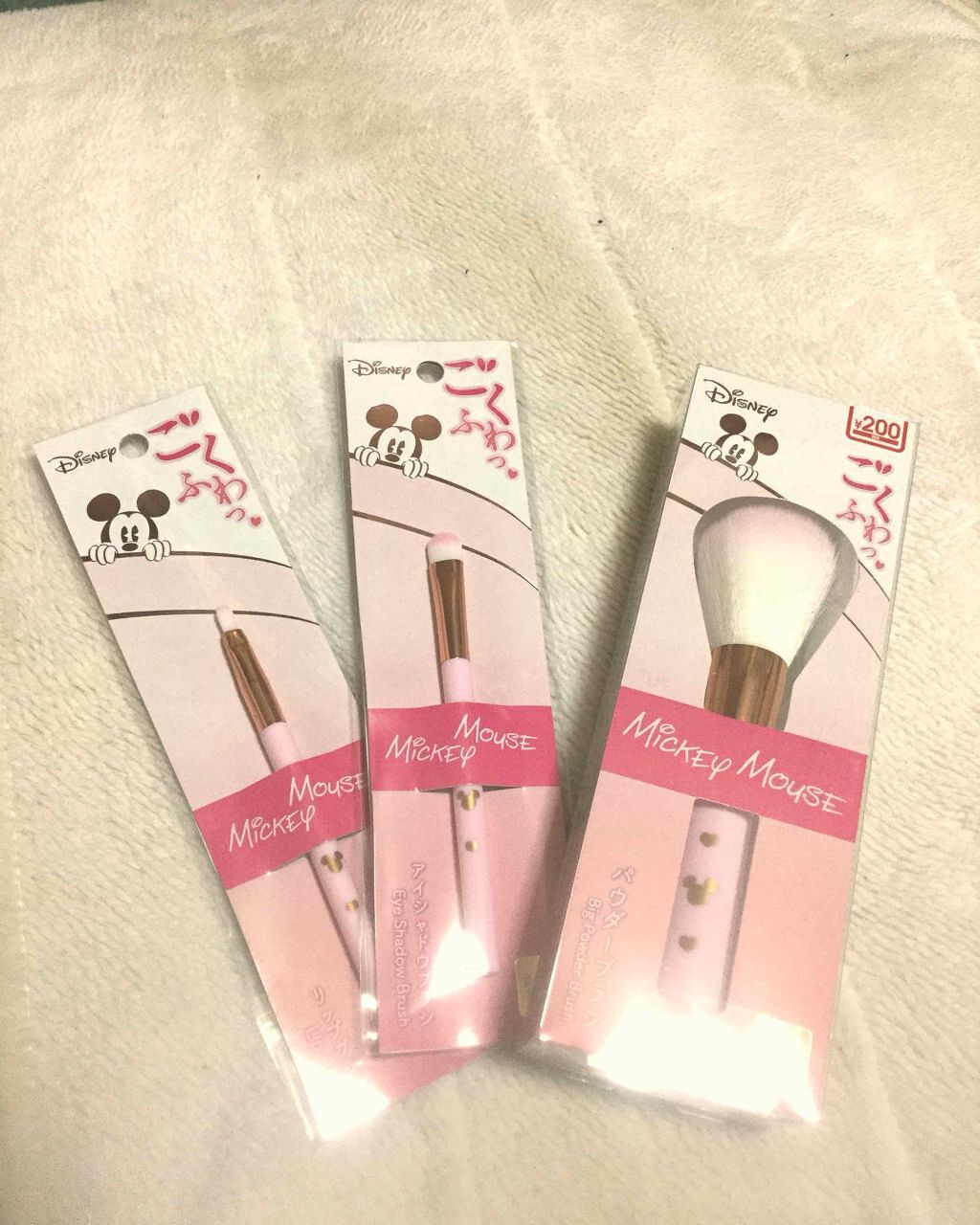 ごくふわっ ミッキーブラシ|daisoの口コミ 超優秀!100均で買えるおすすめメイクブラシ!春姫とコラボ商品 やっと見つけました🌟 By