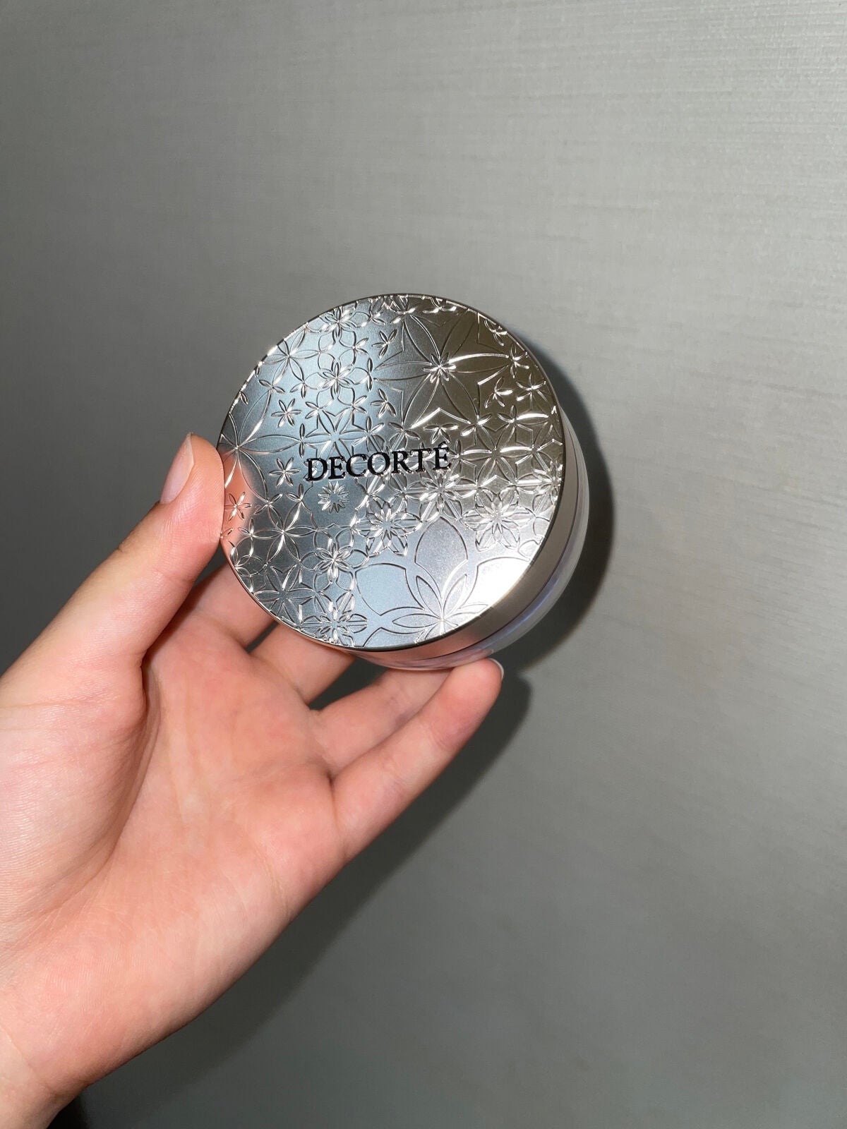 フェイスパウダー|decortÉの使い方を徹底解説 乾燥肌におすすめのルースパウダー!【使った商品】 コスメデコルテ フェイスパウダー11