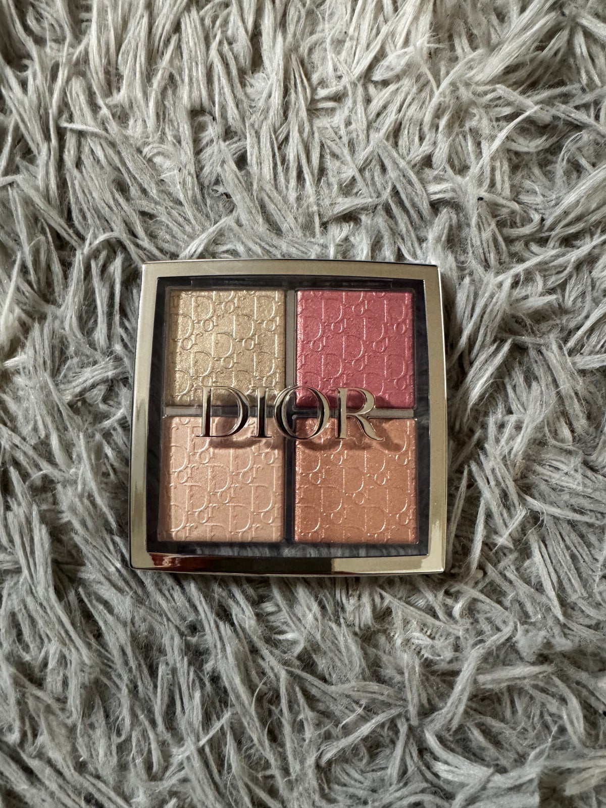 ディオール バックステージ フェイス グロウ パレット|diorの口コミ イエベにおすすめのプレストパウダー!dior値上げ前に念願の