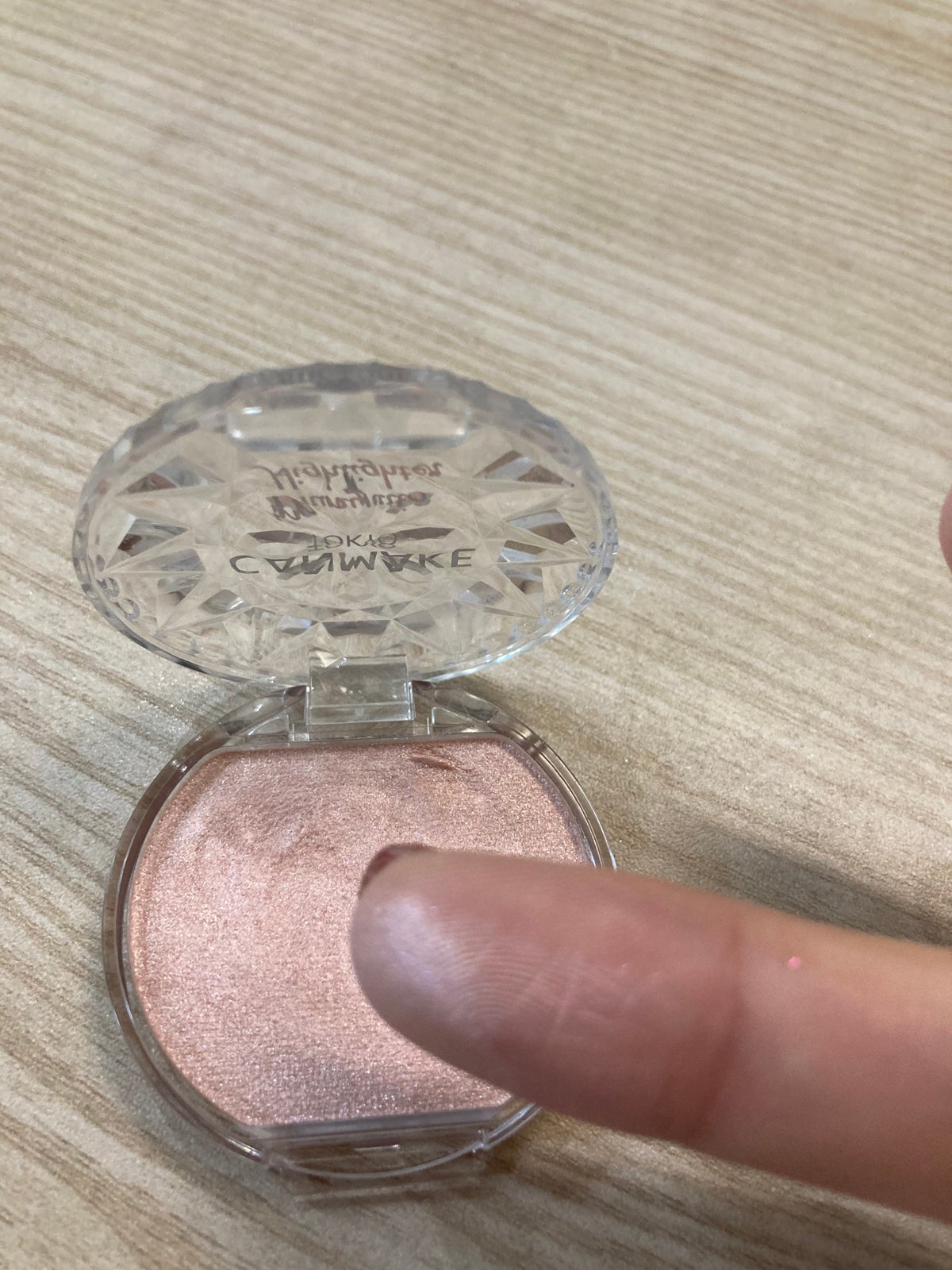 むにゅっとハイライター|キャンメイクの口コミ むにゅっとした新感触のハイライター。 By えり乾燥肌30代後半 Lips