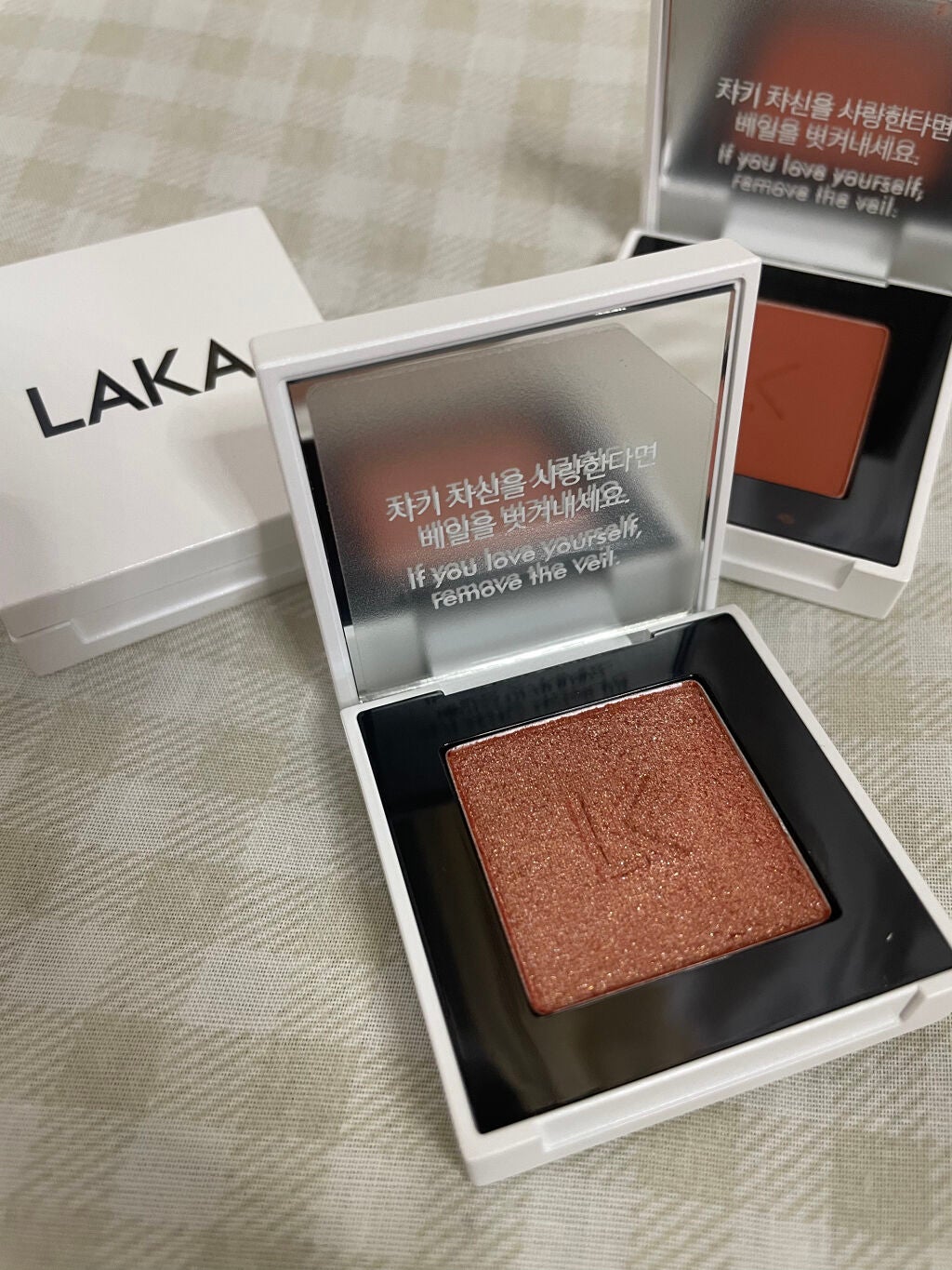 ジャストアイシャドウ|lakaの使い方を徹底解説 イエベ秋におすすめのパウダーアイシャドウ!qoo10で今なら3つで1500円🍧 By