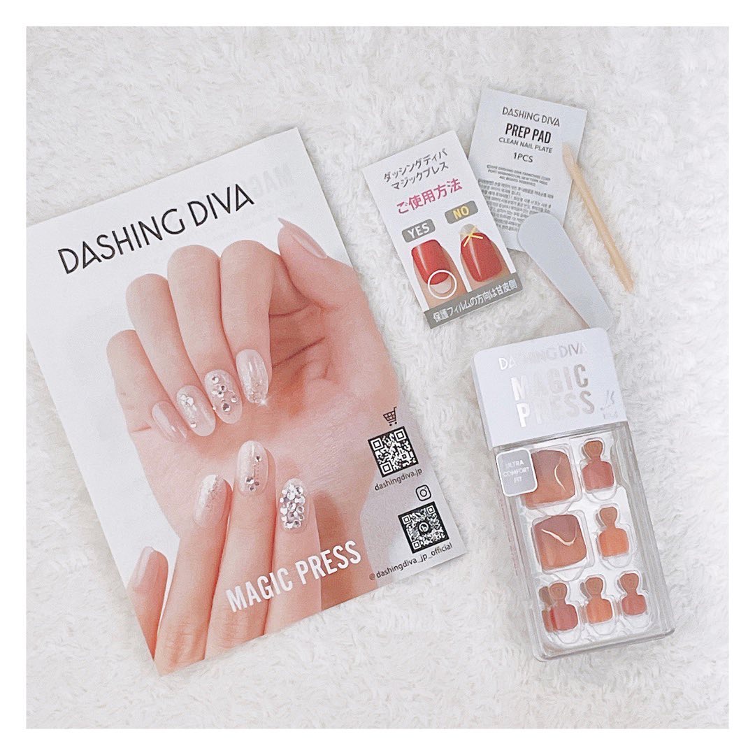 MAGIC PRESS FOOT｜DASHINGDIVA MAGICPRESSの口コミ - . 貼るだけの簡単ネイルDASHING by 久我みかこ☕️フォロバします(混合肌) | LIPS