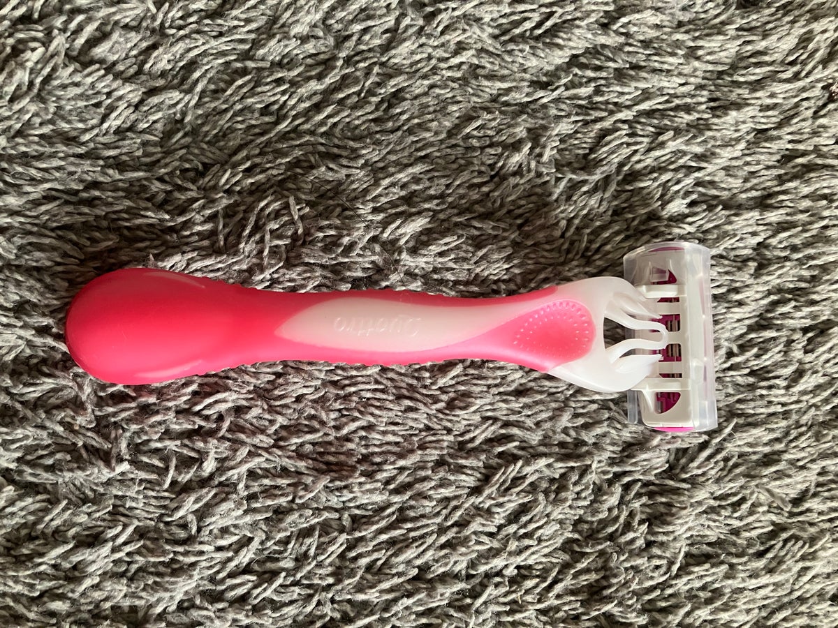 シック Schick クアトロ4 フォーウーマン ホルダー Go 替刃1コ付 女性用 カミソリ|シックの口コミ スーパーで買い物をし