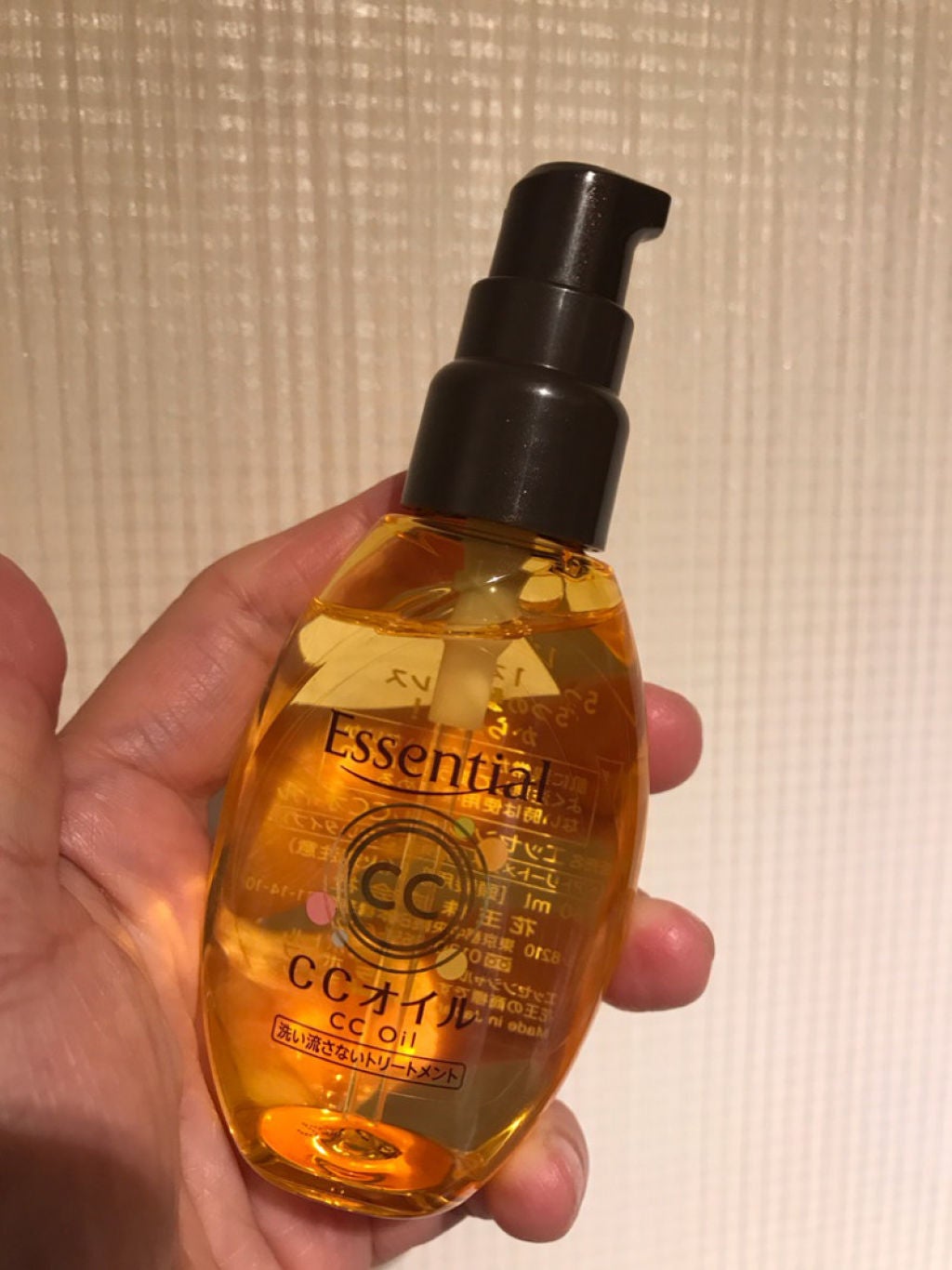 Ccオイル|エッセンシャルの口コミ 最近、髪がパサついて、アウトバストリートメントが必須になっています。 By キラキラ混合肌40代