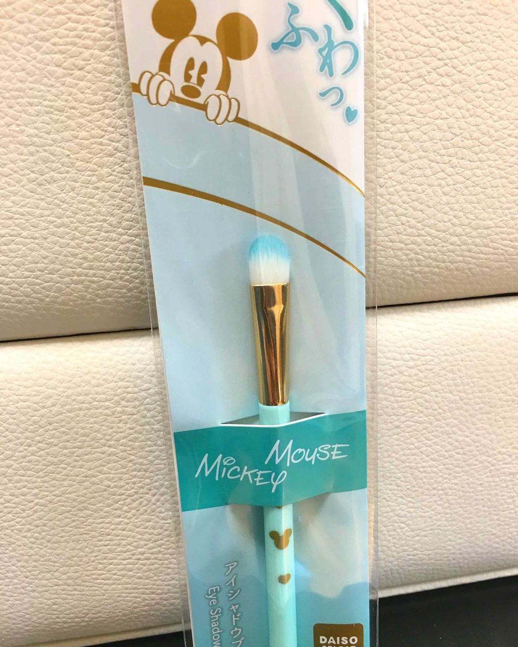 ごくふわっ ミッキーブラシ|daisoの口コミ 超優秀!100均で買えるおすすめメイクブラシ!ダイソーのアイシャドウブラシを購入💗 By
